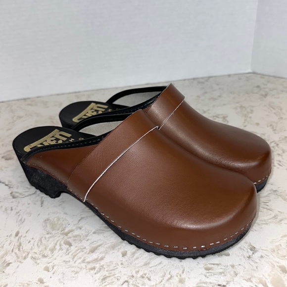 Sven | Shoes | Sven Swedish Clogs Plain Clogs With Strap Low Heel ...